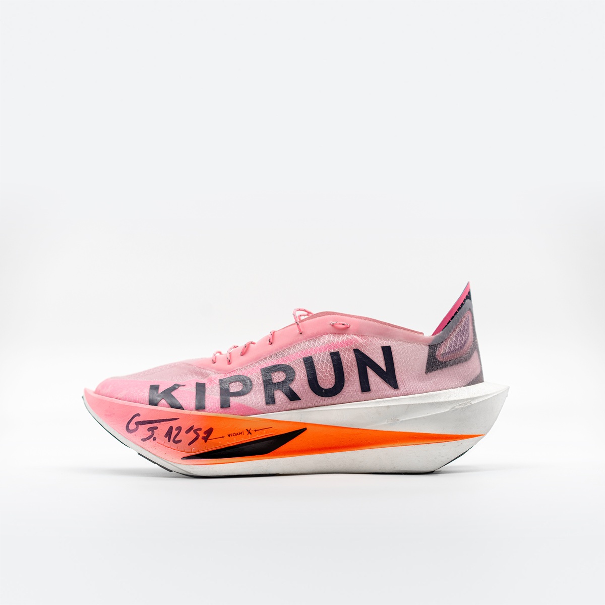 Kiprun commercialise sa chaussure à 300 euros : la Kipstorm Lab ...